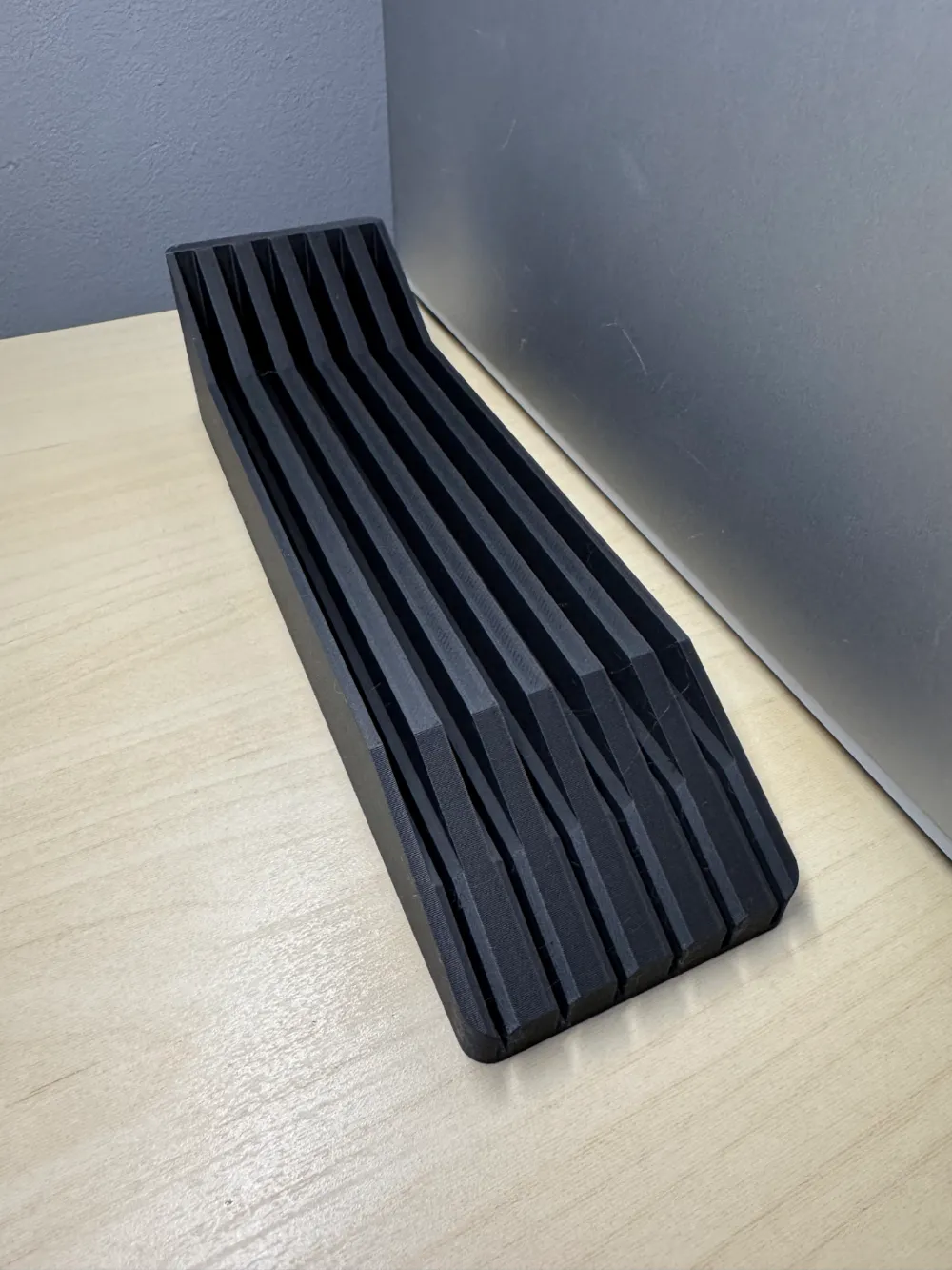 XXL X1C/P1S Modern Build Plate Stand (6 slots) by Lukas - MakerWorld