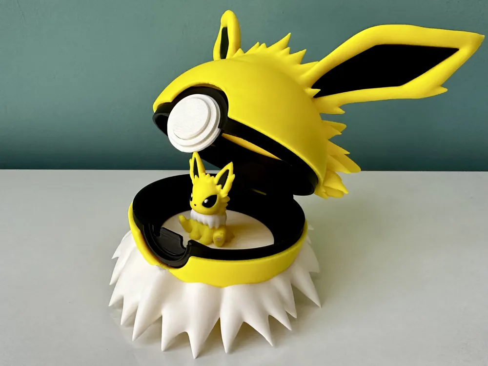 Jolteon Ball - Pokemon - Pokeball Functional by Torikami MakerWorld: Download Free 3D Models