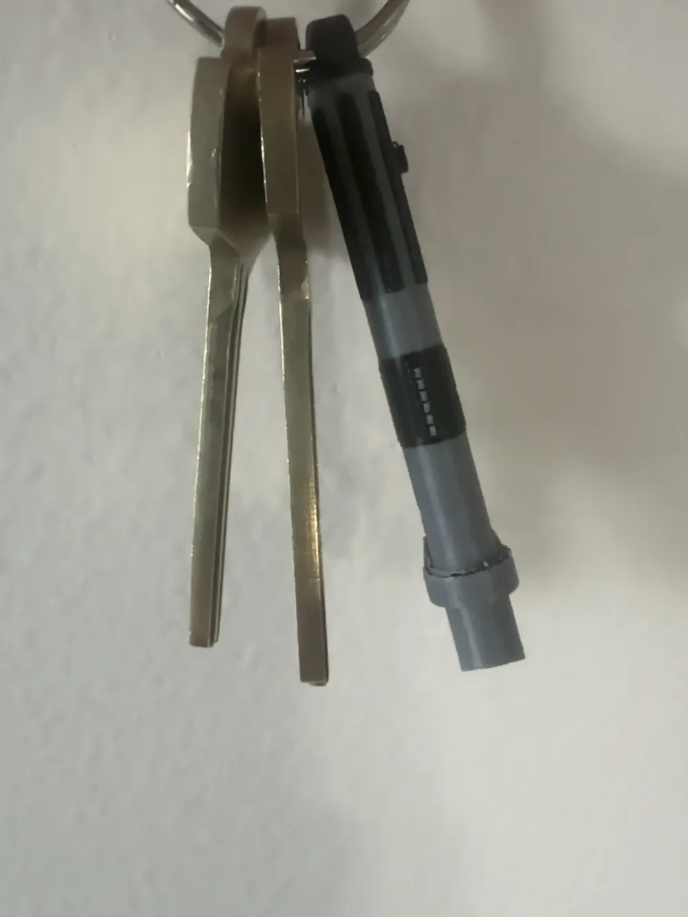 Anakins AOTC Lightsaber Keychain - Free 3D Print Model - MakerWorld