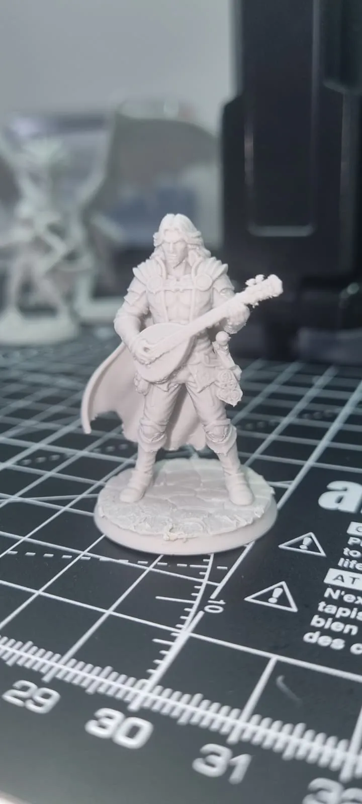 Bard Human Male D&D Miniature (40mm) - Free 3D Print Model - MakerWorld