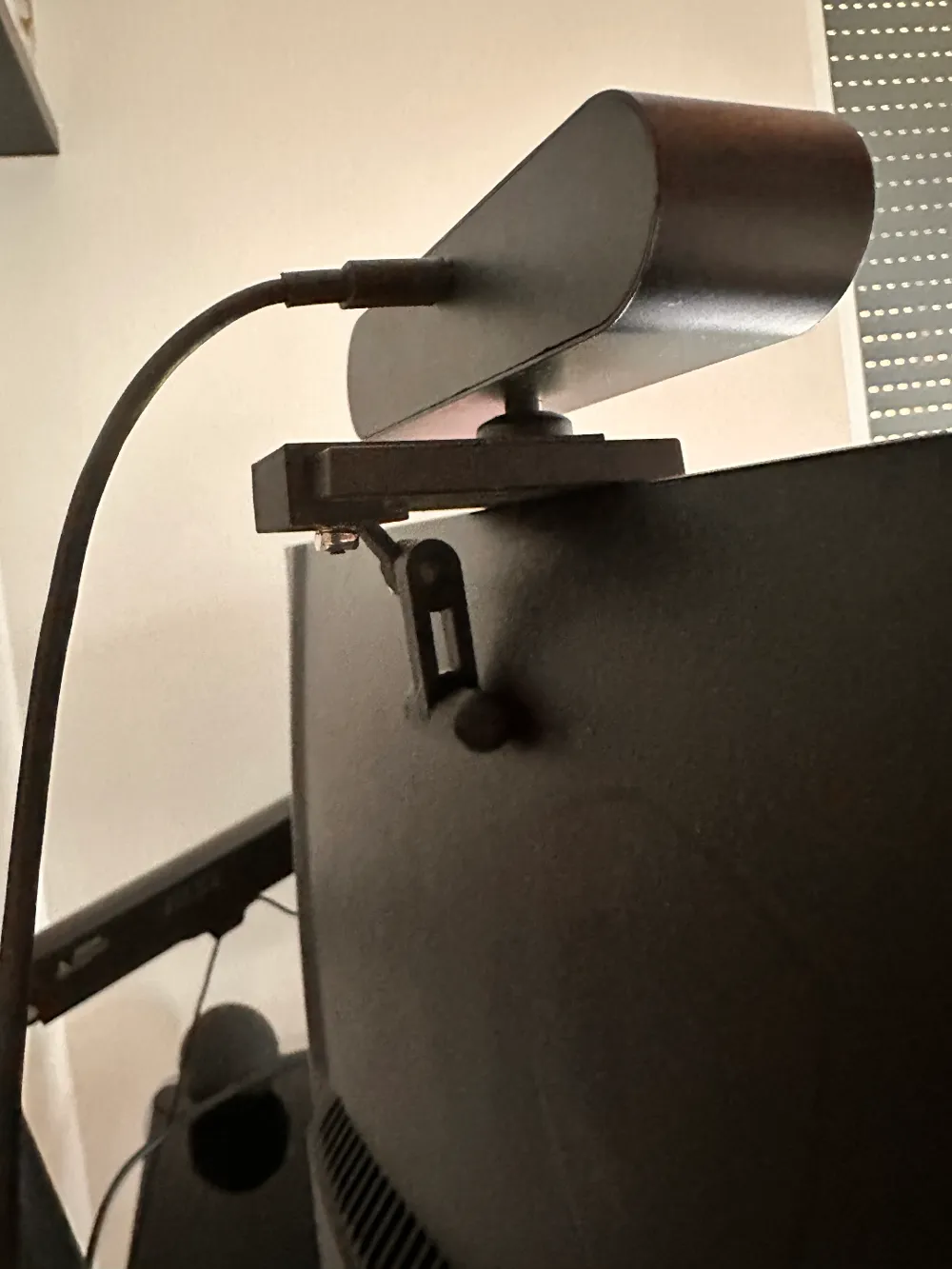 Lenovo 500 FHD Webcam Monitor Mount (adjustable) by dxdiag MakerWorld ...