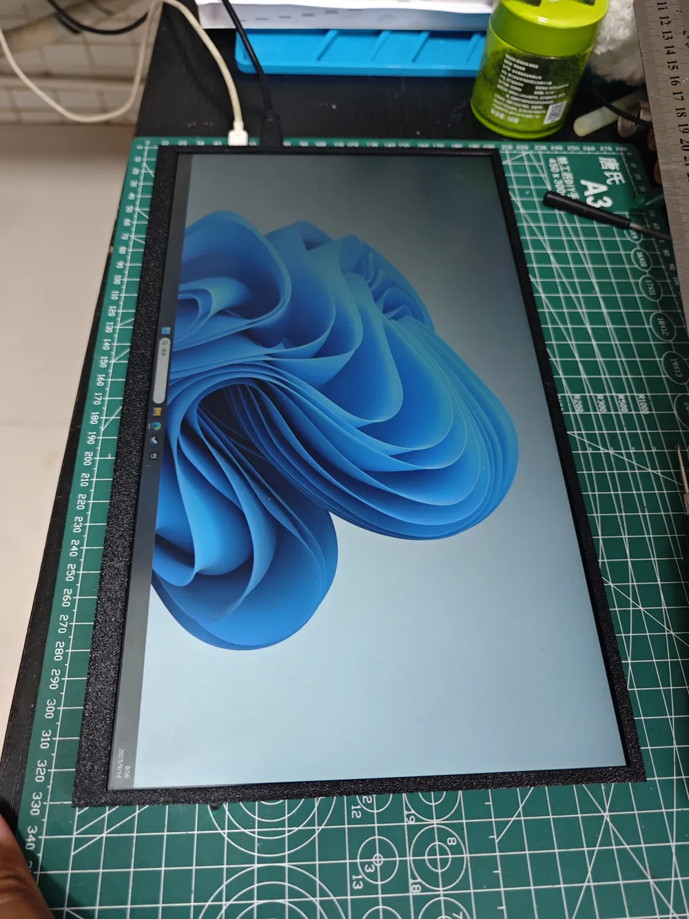 14-inch Portable Screen Enclosure (Narrow Bezel) by 椰大锤 MakerWorld ...