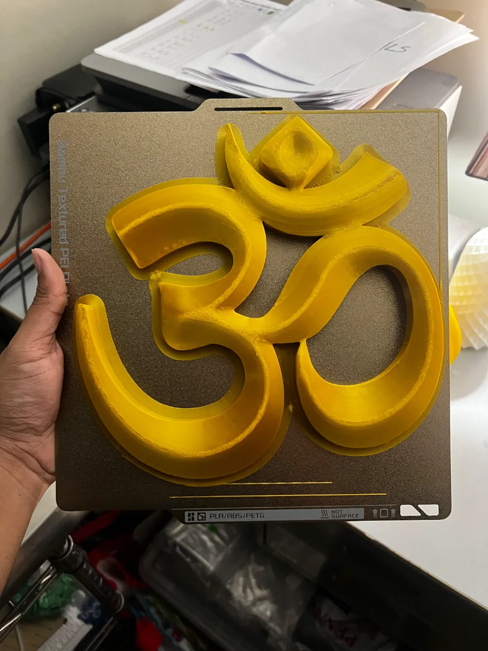 OM Symbol Sign ॐ da Nicholas Mootoo MakerWorld: Scarica Modelli 3D Gratuiti