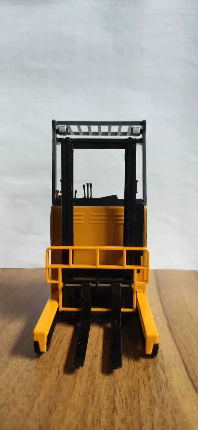 1:10 Scale Articulated Forklift - Free 3D Print Model - MakerWorld