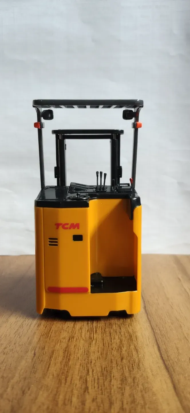 1:10 Scale Articulated Forklift - Free 3D Print Model - MakerWorld