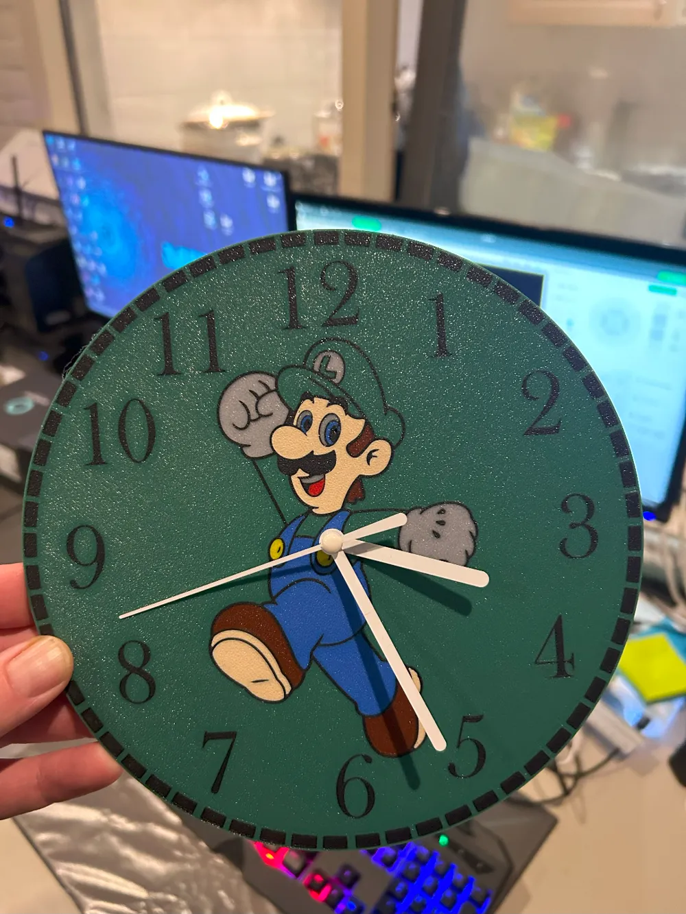 Luigi Clock 20cm by antoinehendrick1987 - MakerWorld