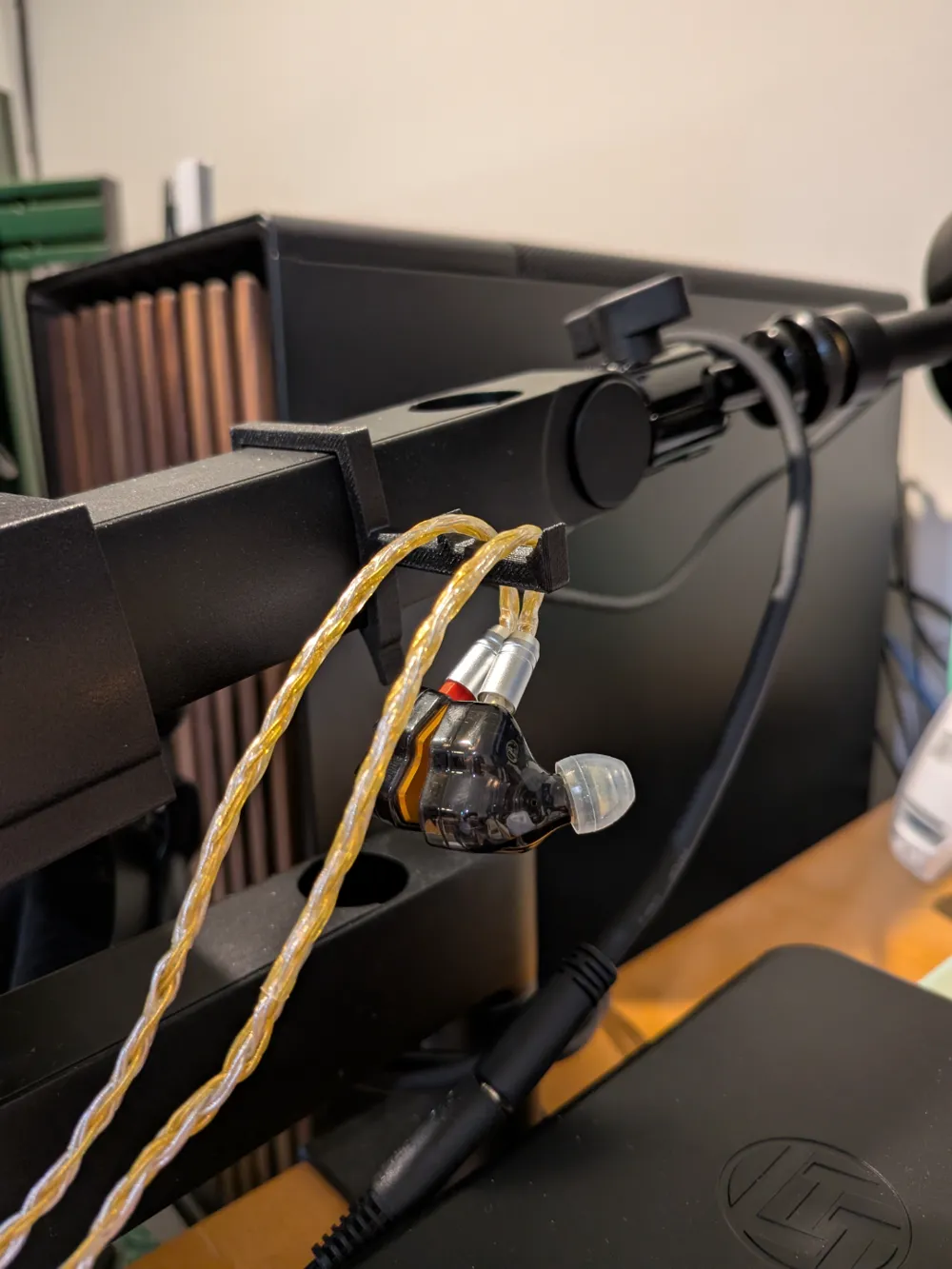 IEM Hook for Elgato Wave Mic Arm LP (Low Profile) by RhoNaught ...