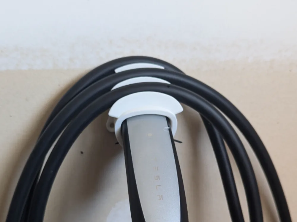 "DragonScale" NACS Plug&Cable Wall Mount + Lock by makernaut - MakerWorld