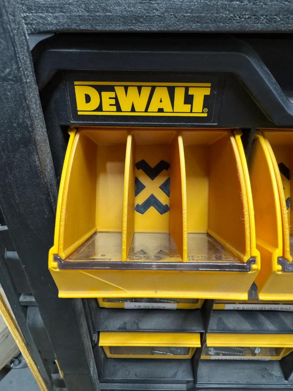 DEWALT - FLIP BIN ORGANIZER - BOOSTER by Dark - MakerWorld