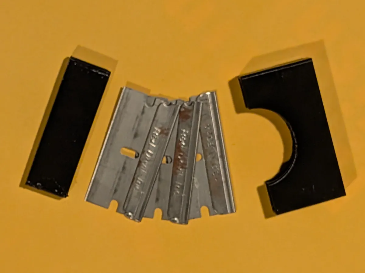 Gem Single Edge Razor Blade Storage for 1-3 blades - Free 3D Print ...