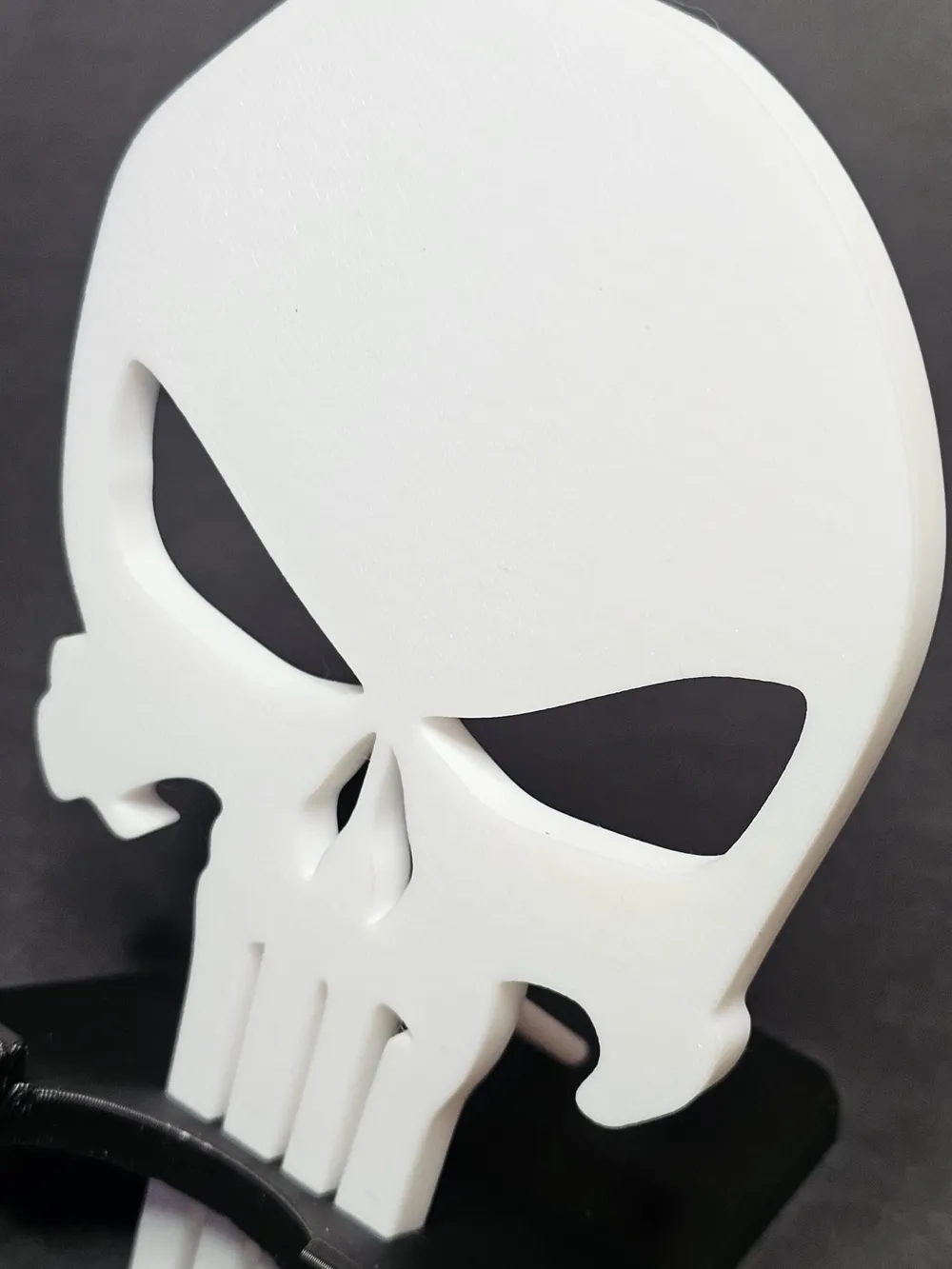 Punisher Skull Phone Stand by Barika MakerWorld: Download Free 3D Models
