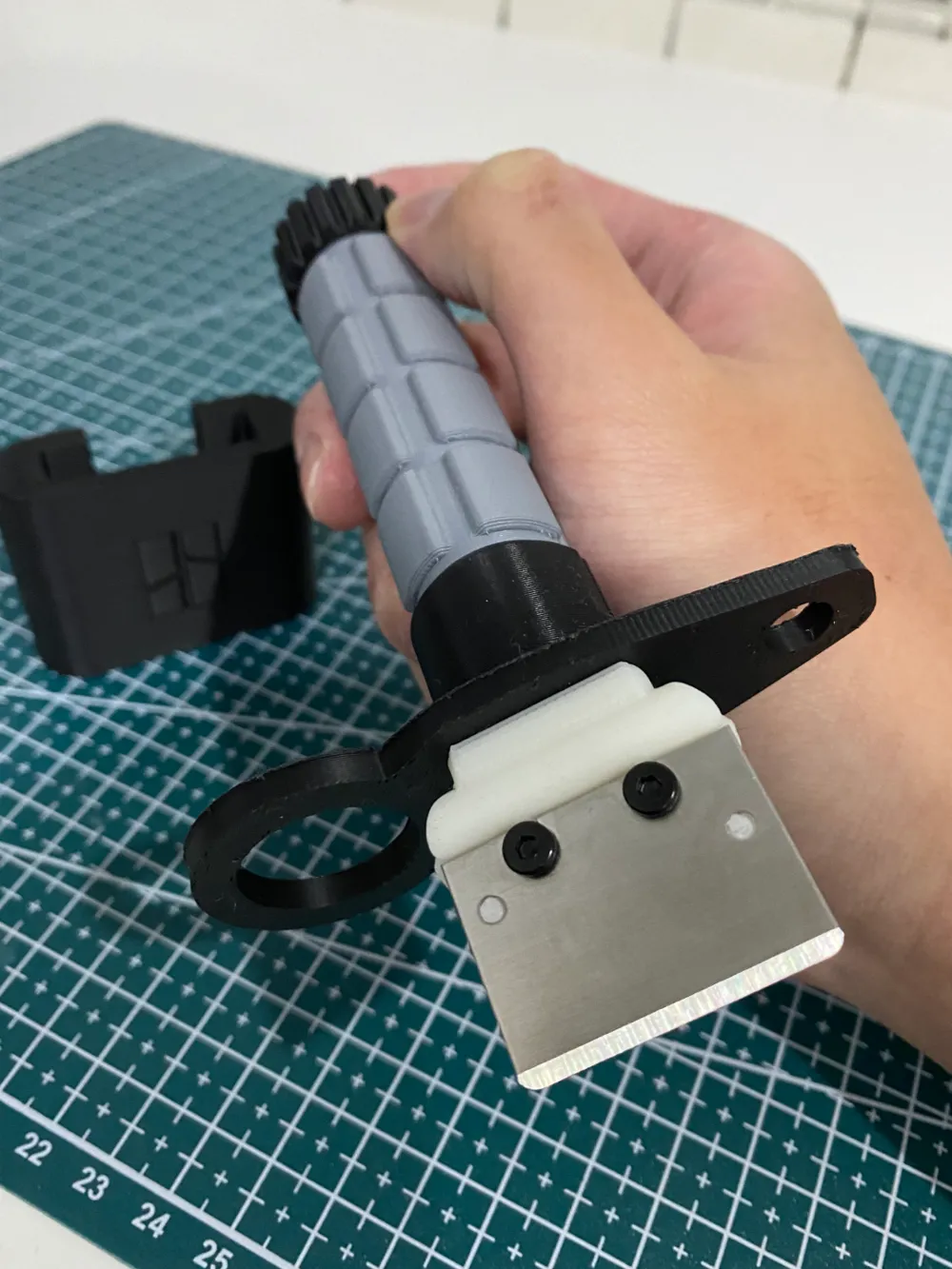 Bambu Scraper Grip - Original Bayonet Design by WaterMeloon MakerWorld ...