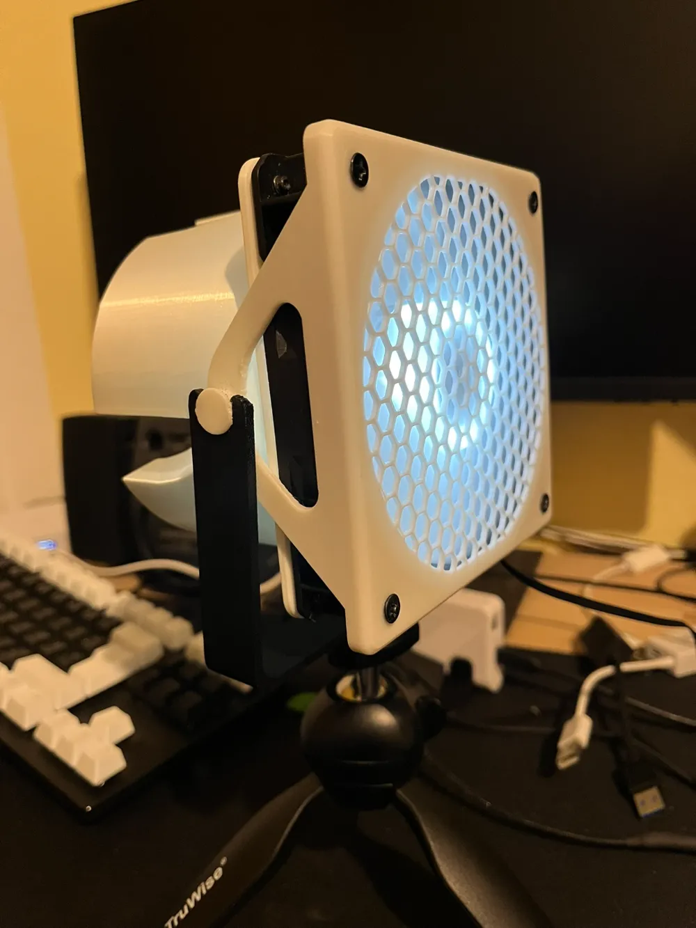120mm fan stand Remixed by MaJoHo - MakerWorld