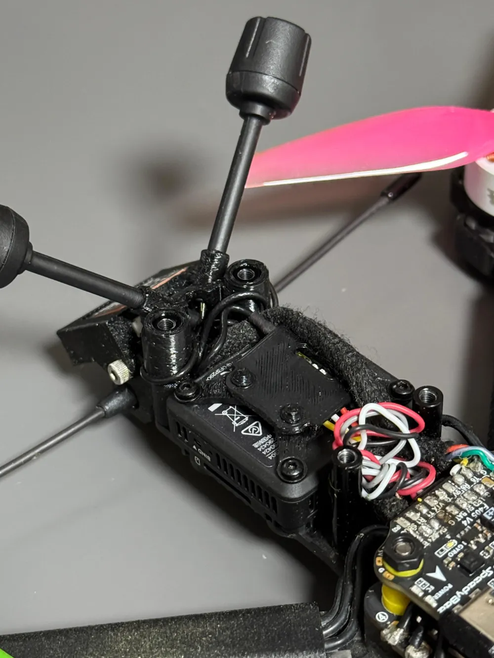 TBS SOURCE ONE ANTENNA MOUNT DJI O4 AIR UNIT PRO by giacomo.borghi02 MakerWorld: Download Free ...