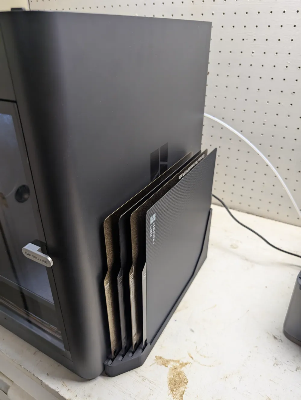 Low-Profile Build Plate Rack V2 - Free 3D Print Model - MakerWorld