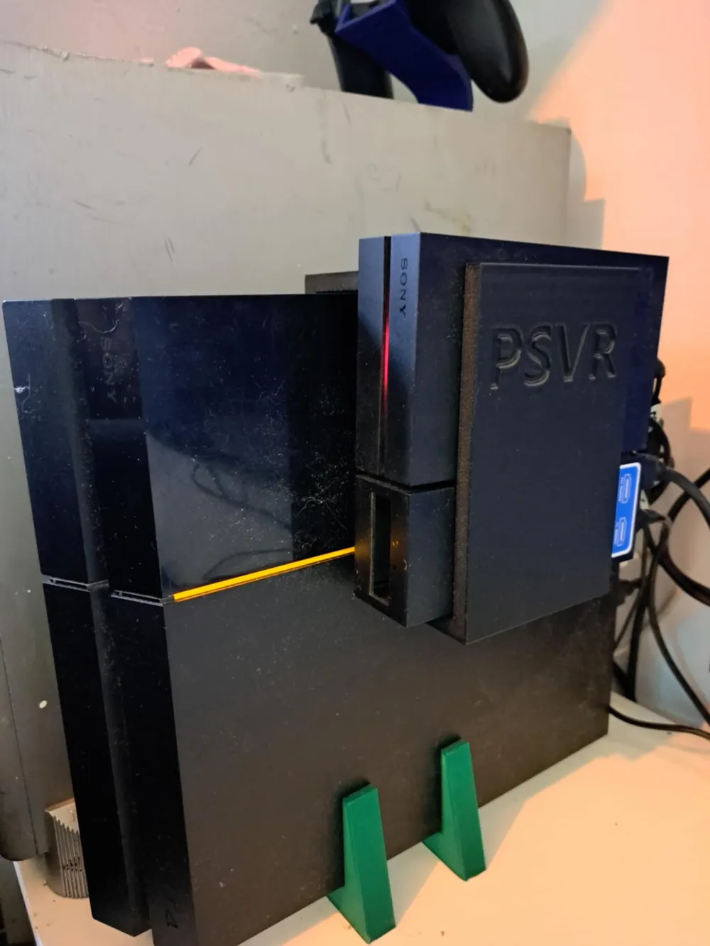 PS4 fat VR Holder by ZbanowanyMakerWorld: Download Free 3D Models