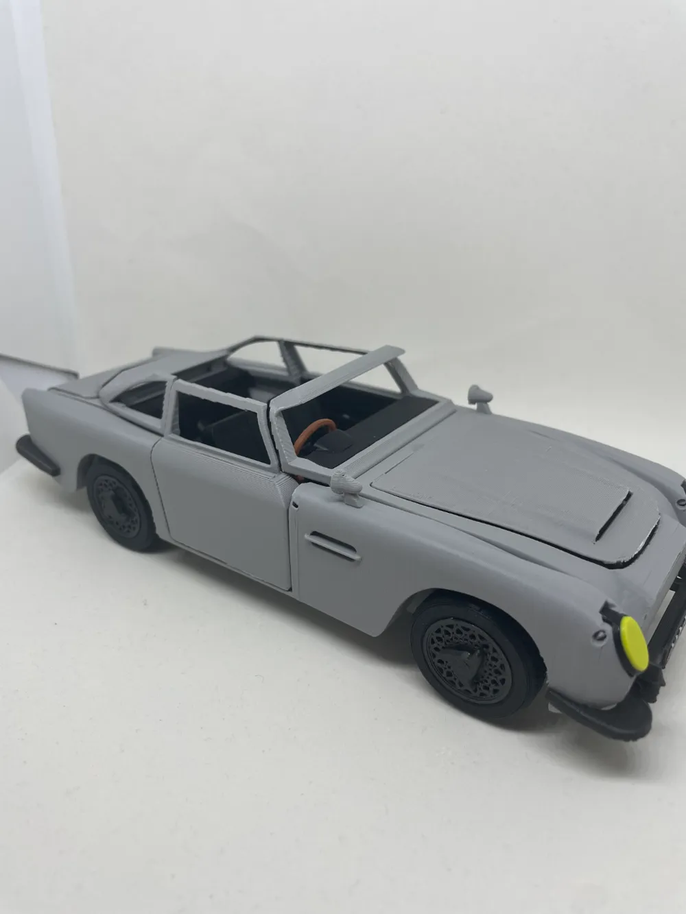 Aston Martin DB5 - Edición OO7 por Dezist9 - MakerWorld