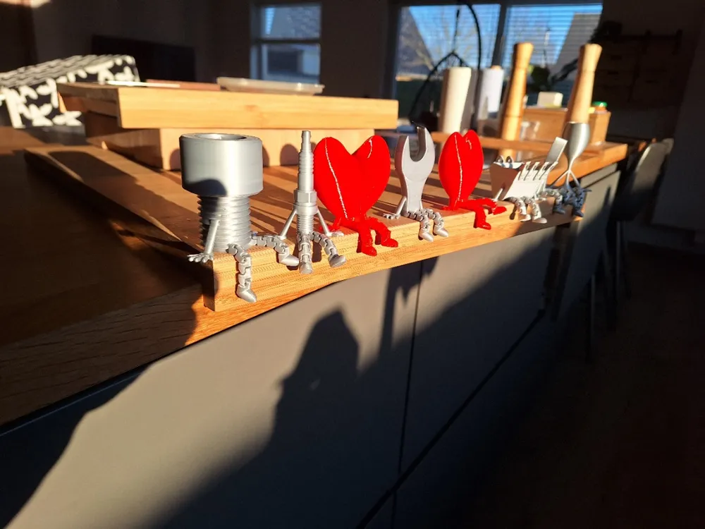 Articulated flexi benchy with legs by Mick23 MakerWorld: Download Free 3D Models