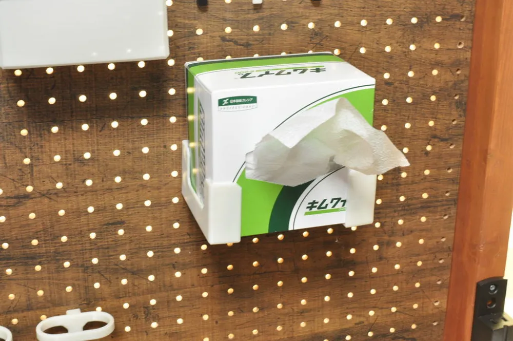 Kimwipes holder for 2.5mm pitch pegboard by Penguin_holic MakerWorld: Download Free 3D Models
