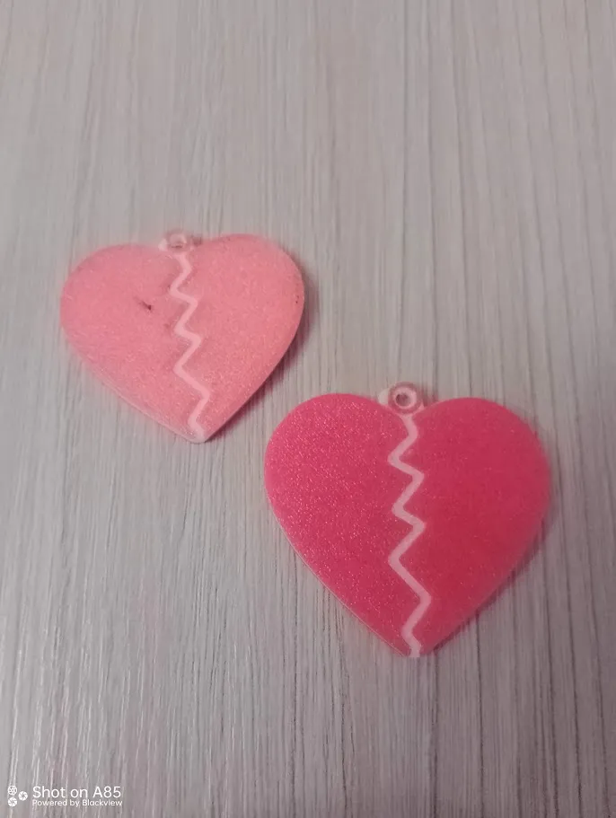 Keychain broken heart valentine by PiotrBanus - MakerWorld