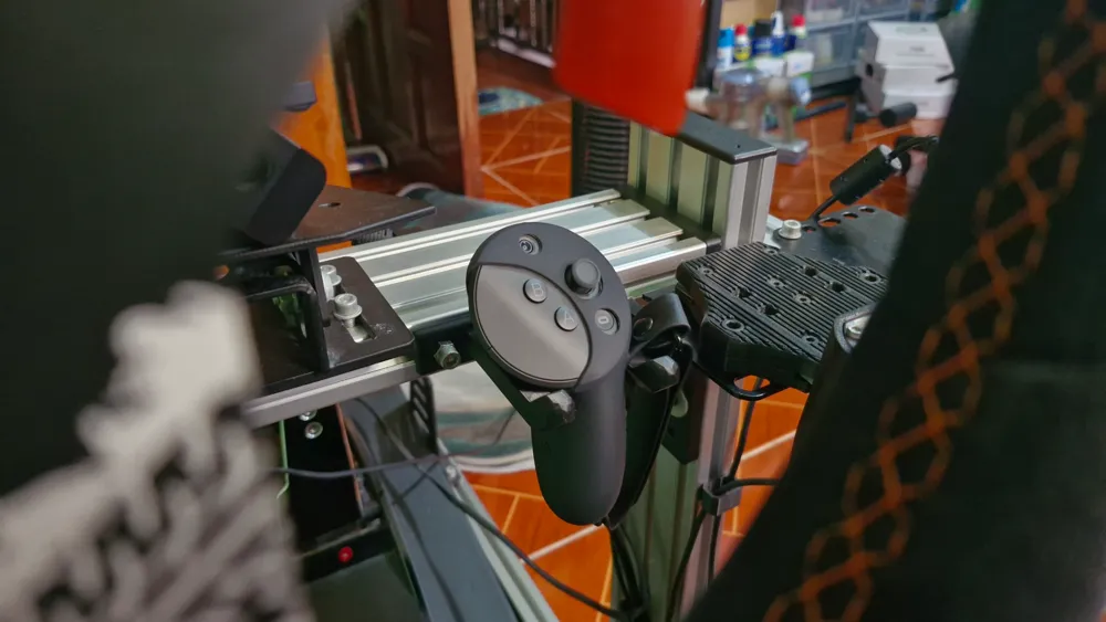 Meta Quest 3/Pro Controller Mount Sim Rig Remixato da marks - Maker World