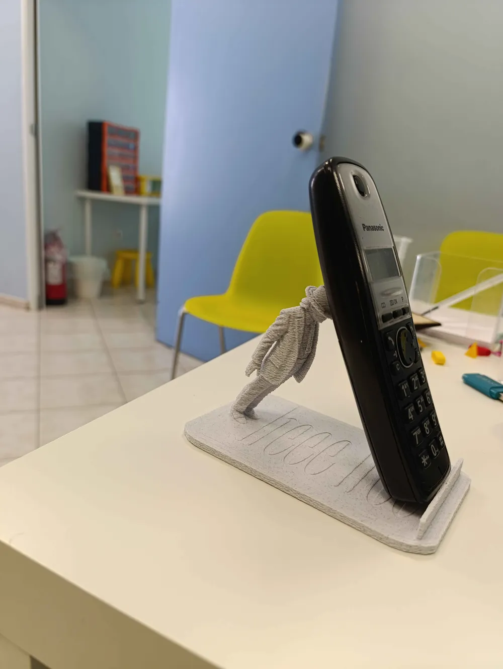 michael jackson phone stand - Free 3D Print Model - MakerWorld