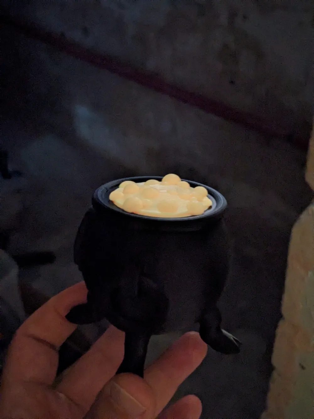 Skull cauldron with glowing brew by Alx3Design - MakerWorld