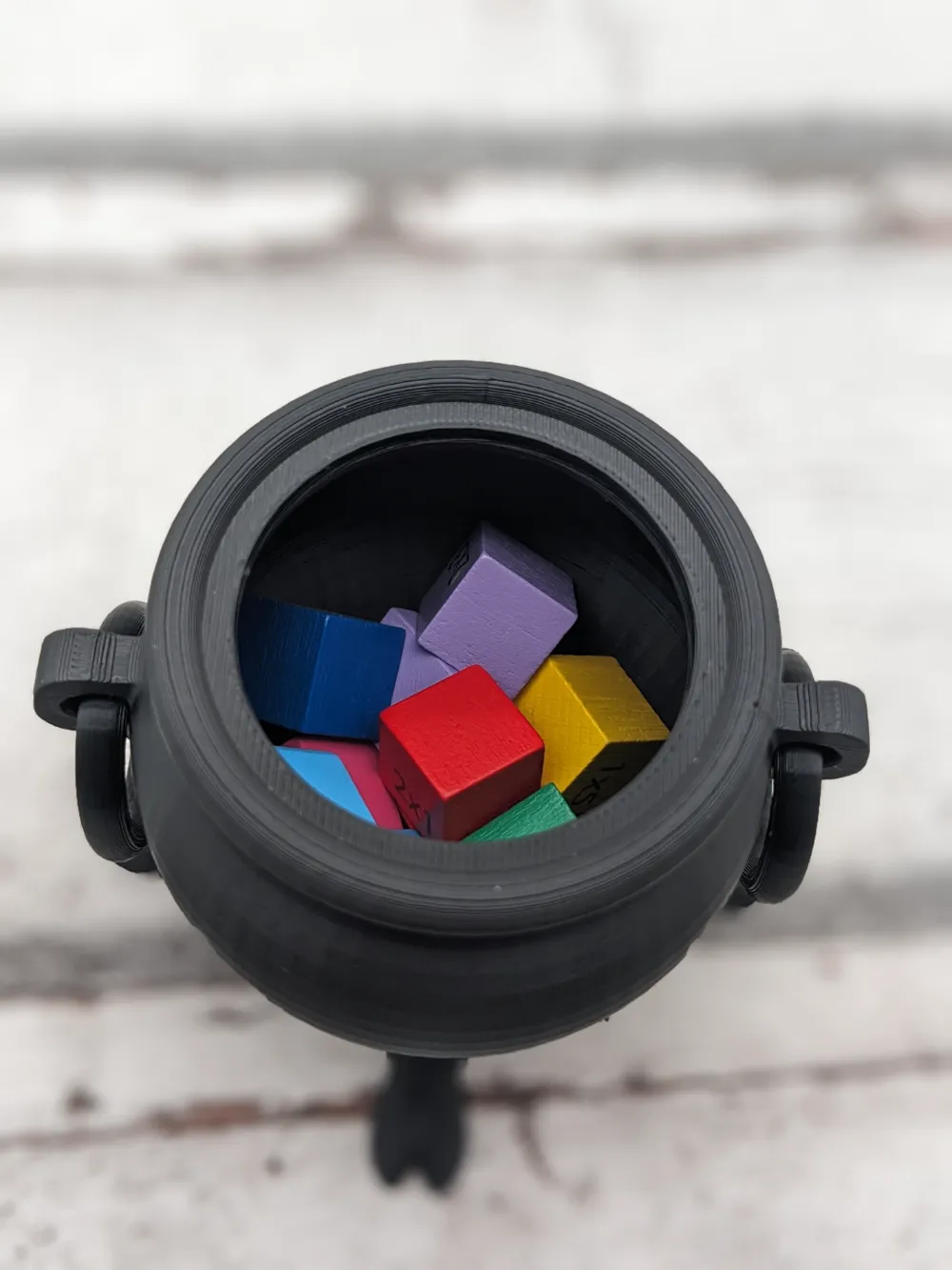 Skull cauldron with glowing brew by Alx3Design - MakerWorld