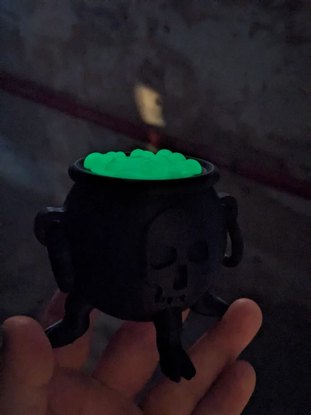 Skull cauldron with glowing brew by Alx3Design - MakerWorld