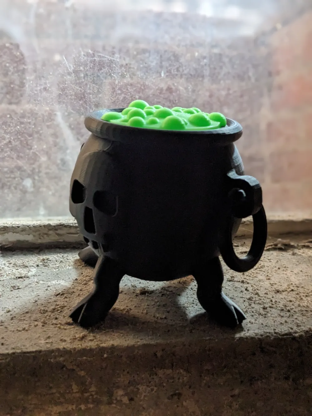 Skull cauldron with glowing brew by Alx3Design - MakerWorld