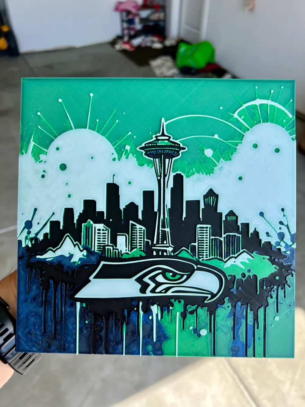 Logo des Seahawks avec l'horizon de la Space Needle en style graffiti ...