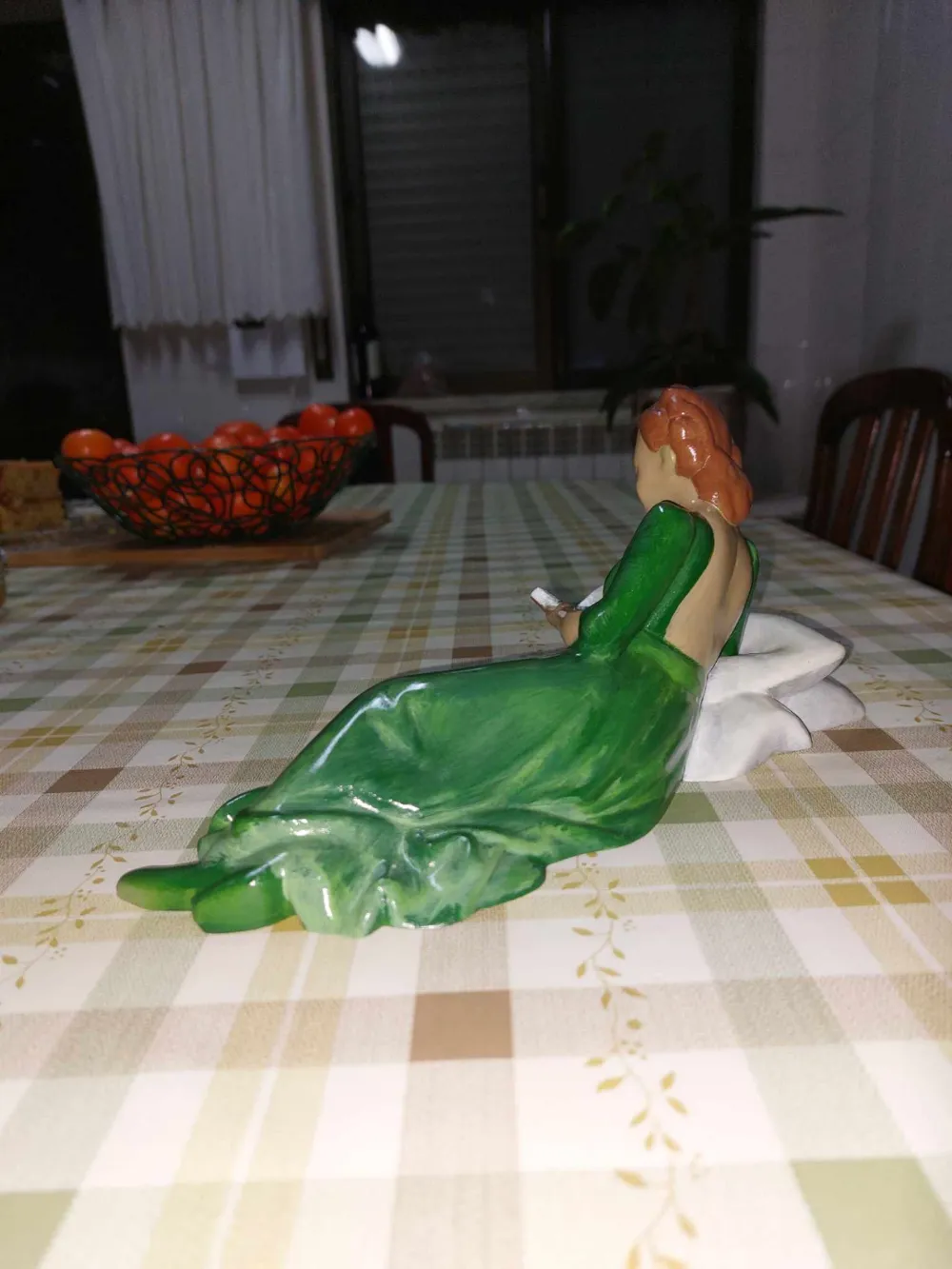 Fiona reading by John Days - MakerWorld