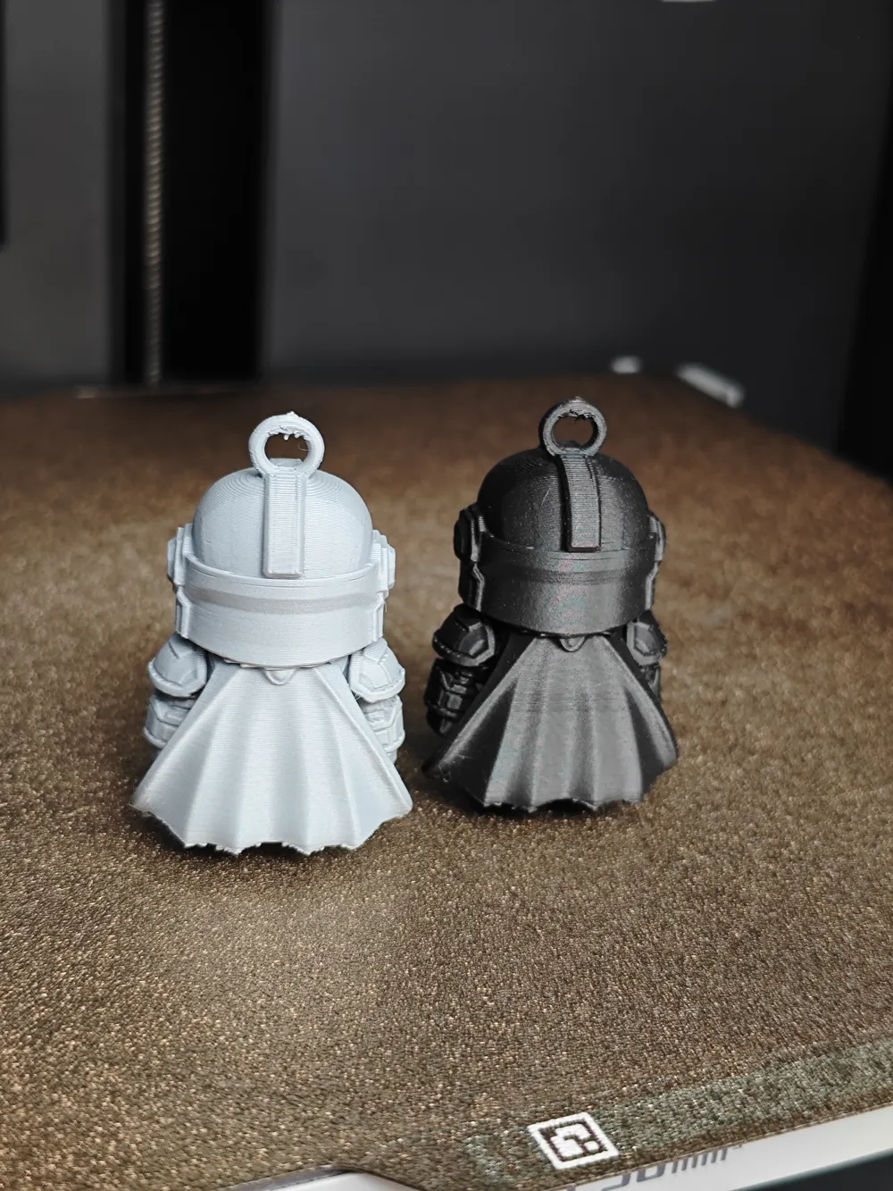 Mecha Mandalorian Keychain - Free 3D Print Model - MakerWorld