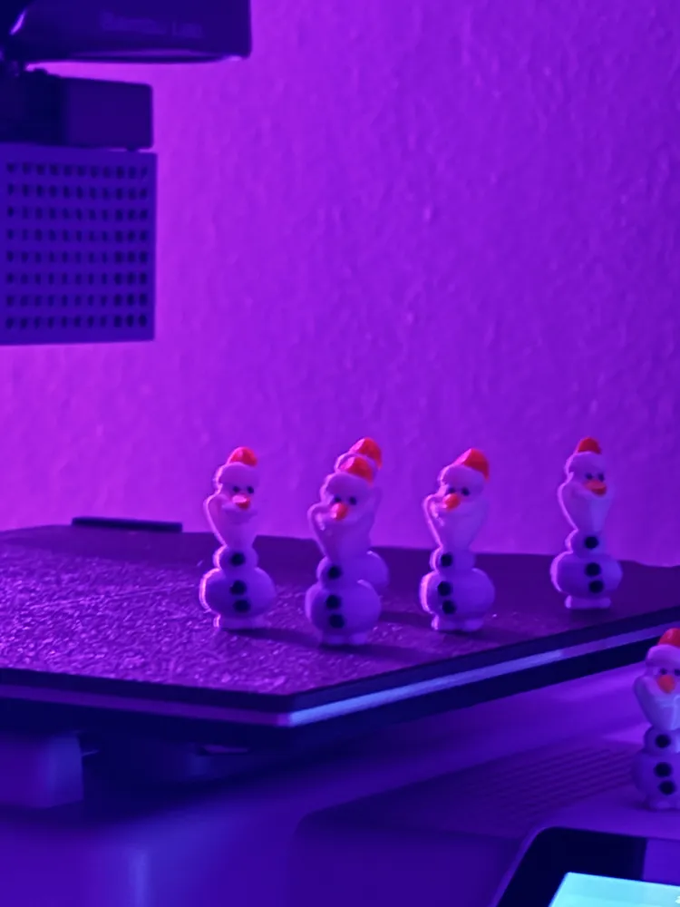 Olaf in Santa hat - mini figures - Free 3D Print Model - MakerWorld
