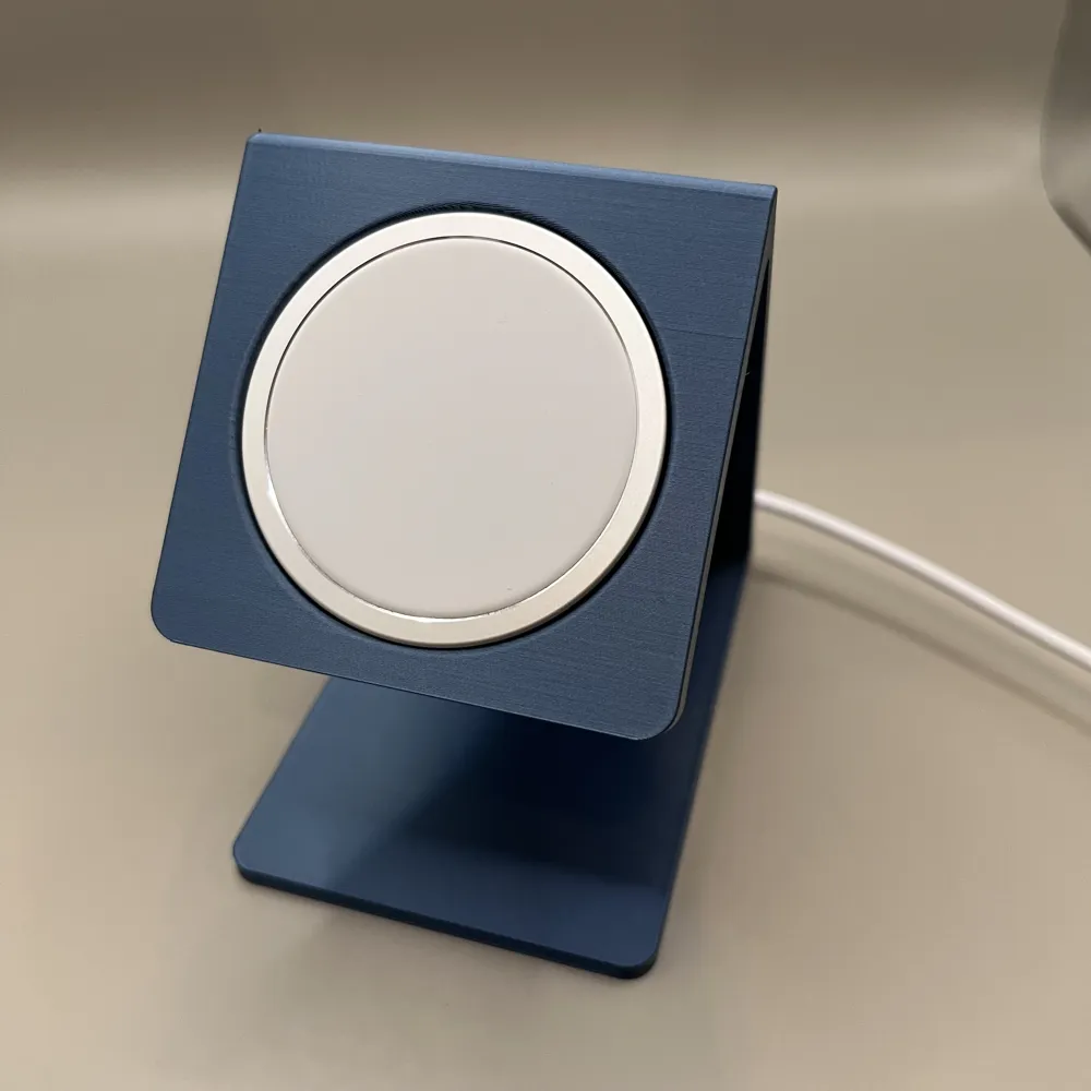 Phone stand - iPhone 17, 16, 15, 14, 13 - holder by FabriTech 3D MakerWorld: Download Free 3D Models