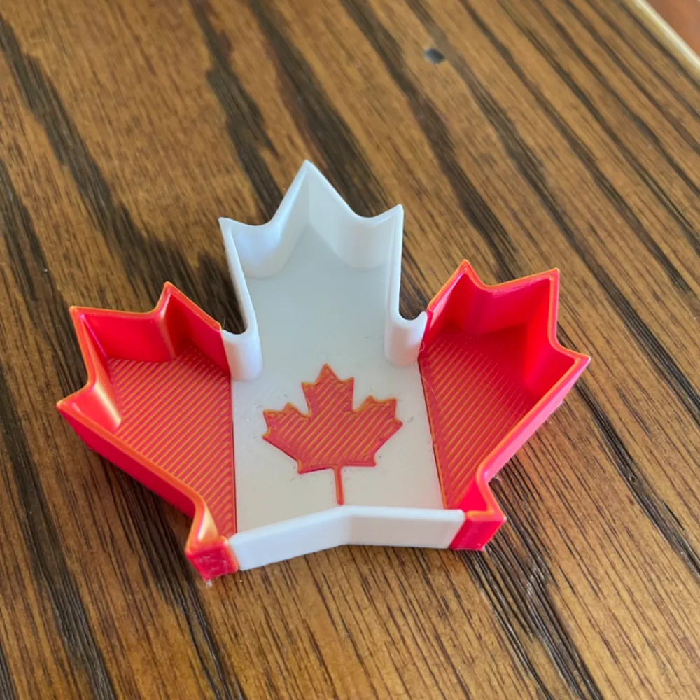 Canada flag maple leaf box by claybox3D - MakerWorld