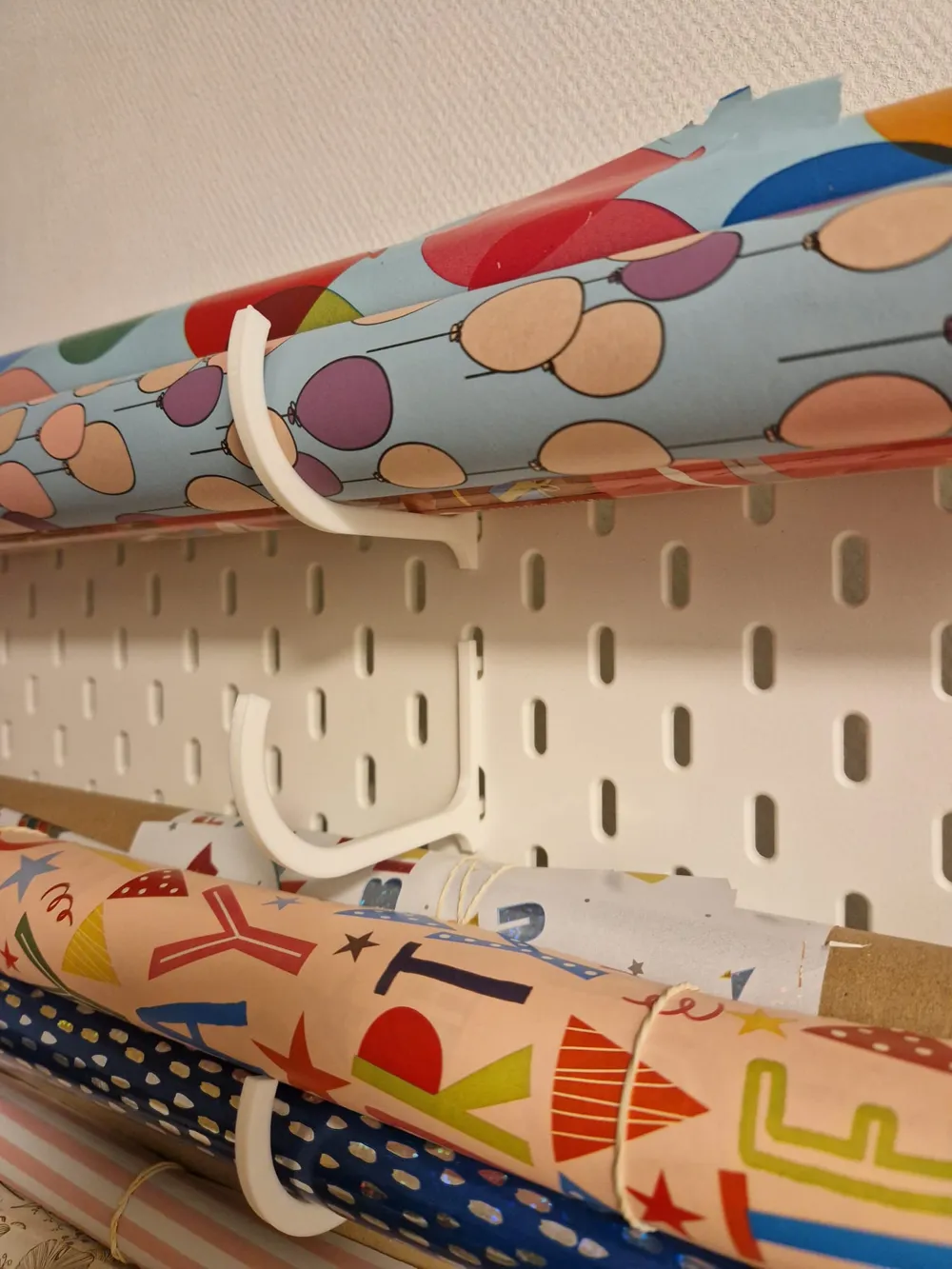 Hooks for wrapping paper - IKEA Skadis - Free 3D Print Model - MakerWorld