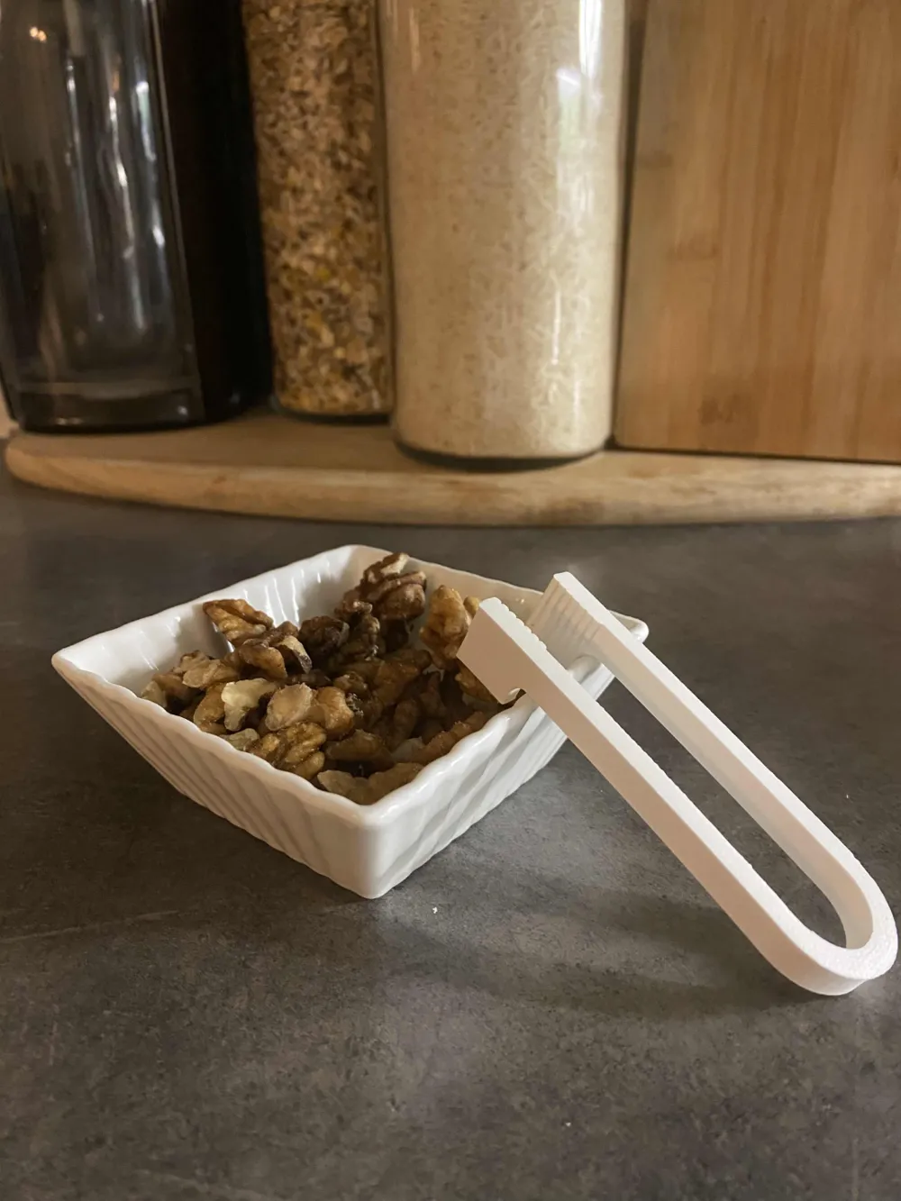 Snack tweezer works great with all snack, only 6 g by Sebbe - MakerWorld