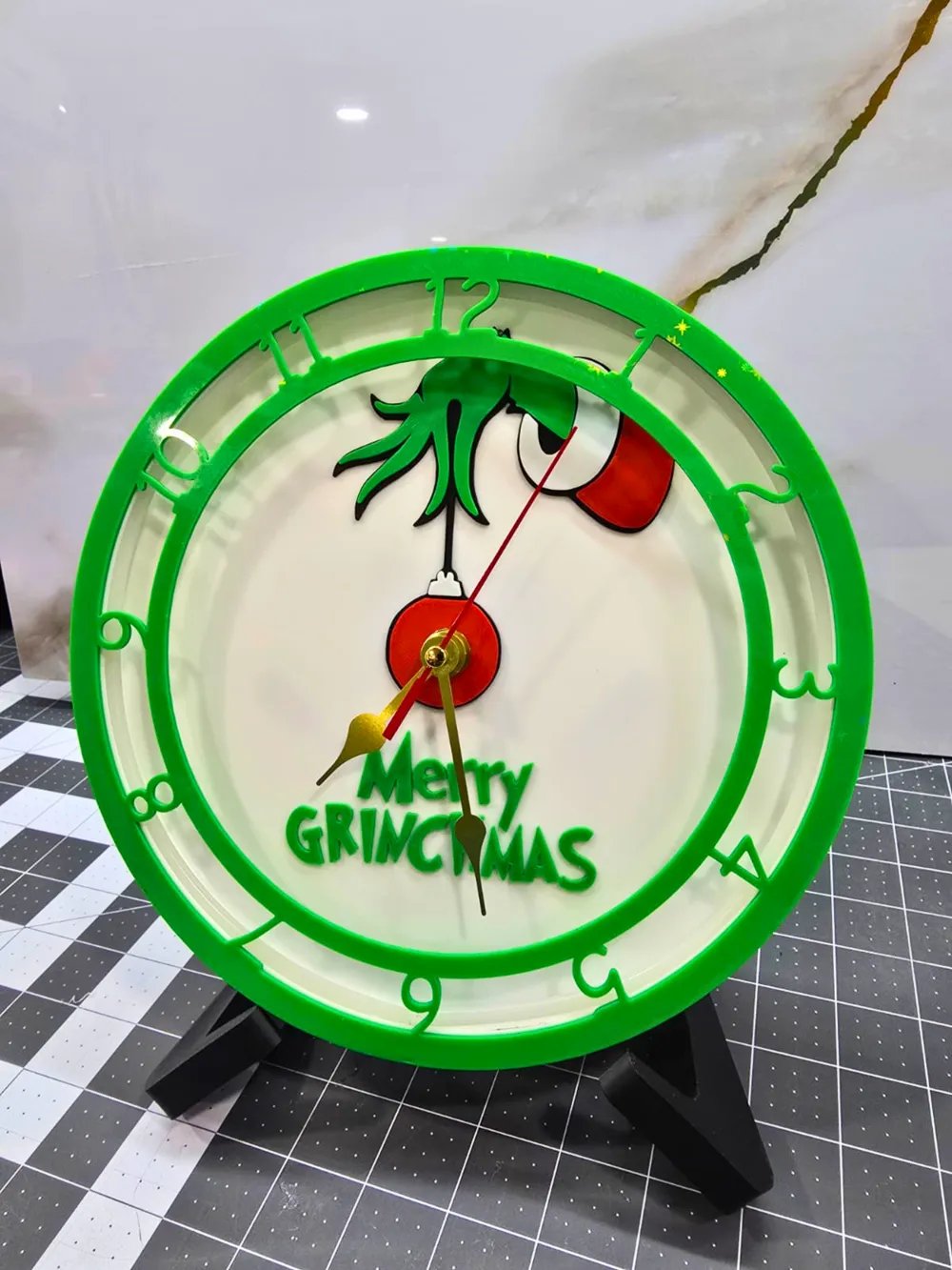 Grinch Clock by Rolando MakerWorld: Download Free 3D Models
