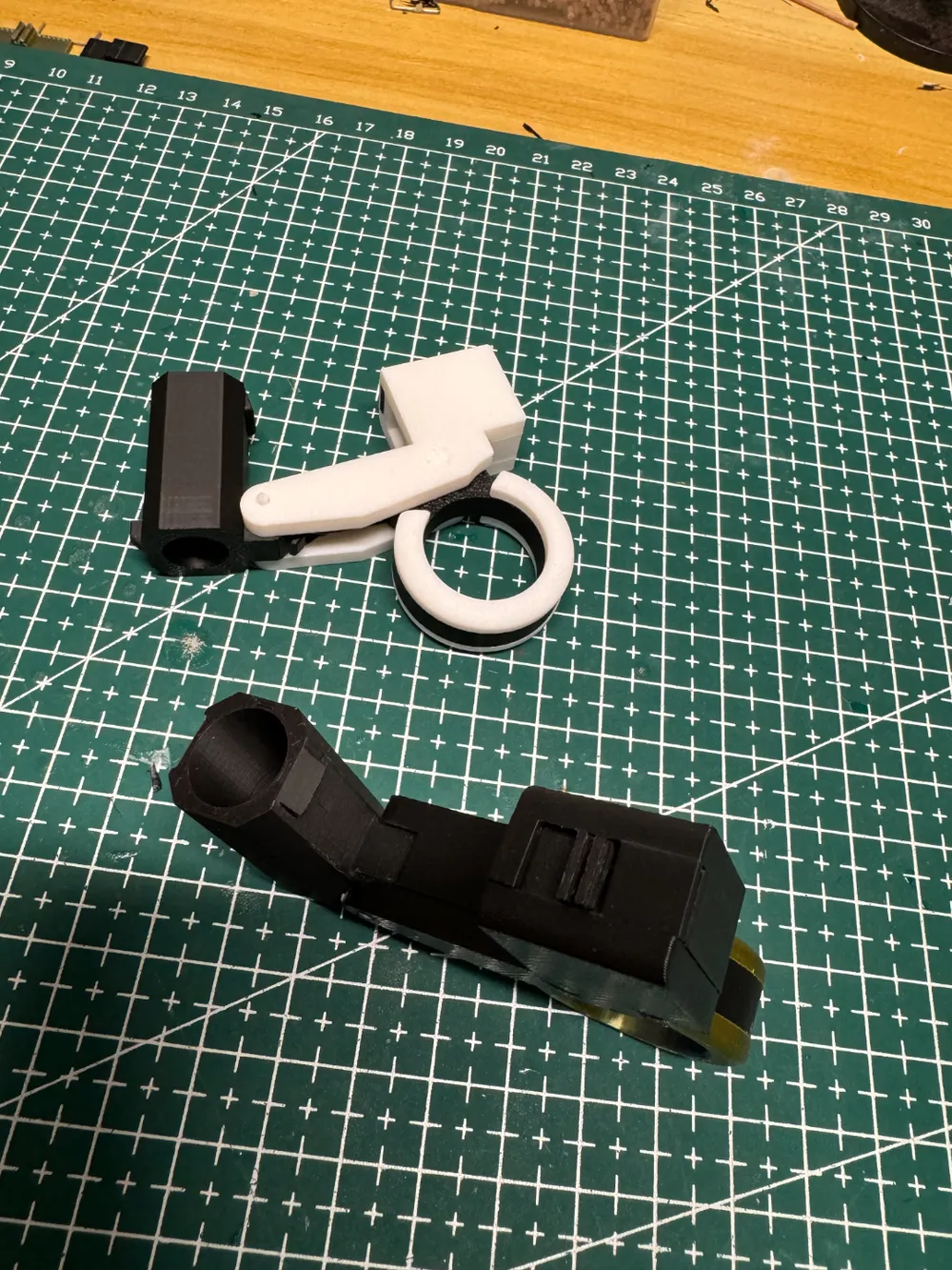Fingertip Decompression Shell Ejecting Pistol by 小红薯手工人 MakerWorld ...