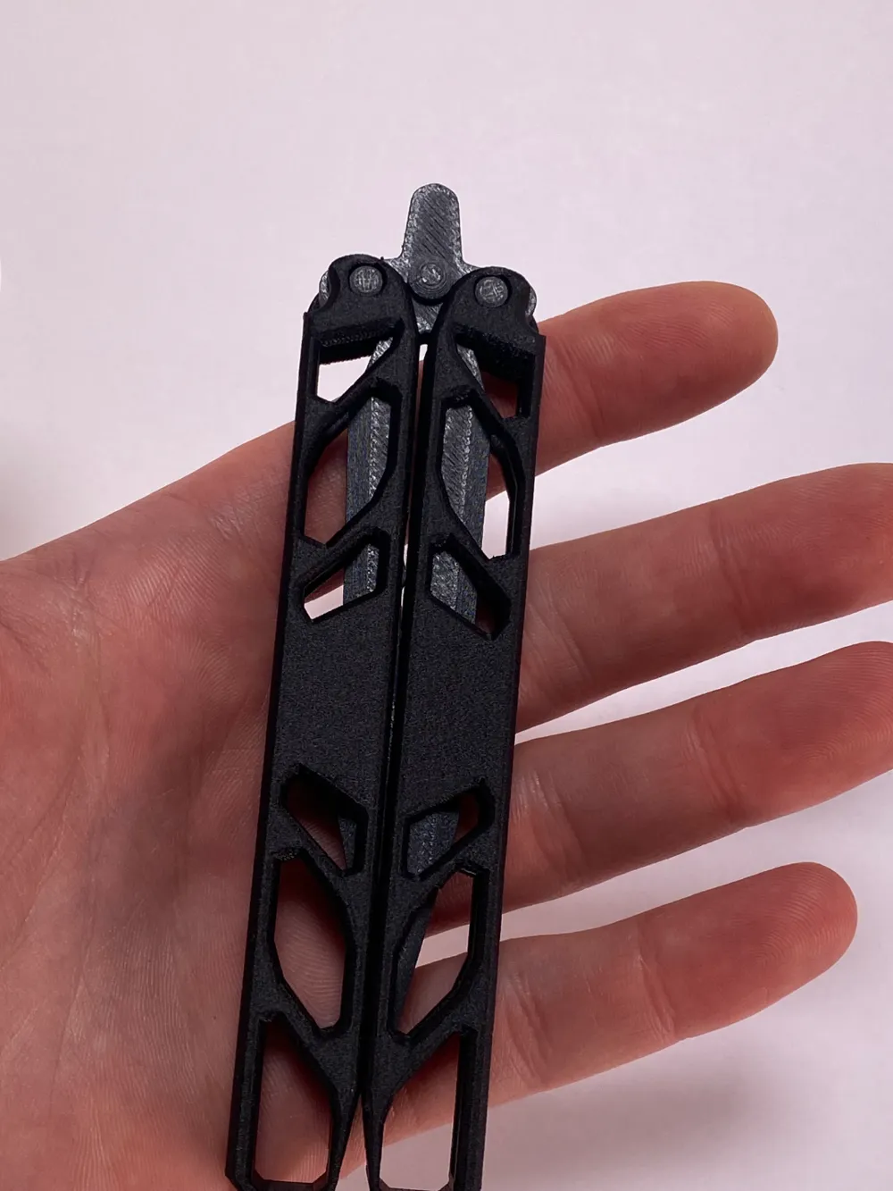 Balisong Butterfly Knife [carbon fiber look] by zzzzzzx - MakerWorld