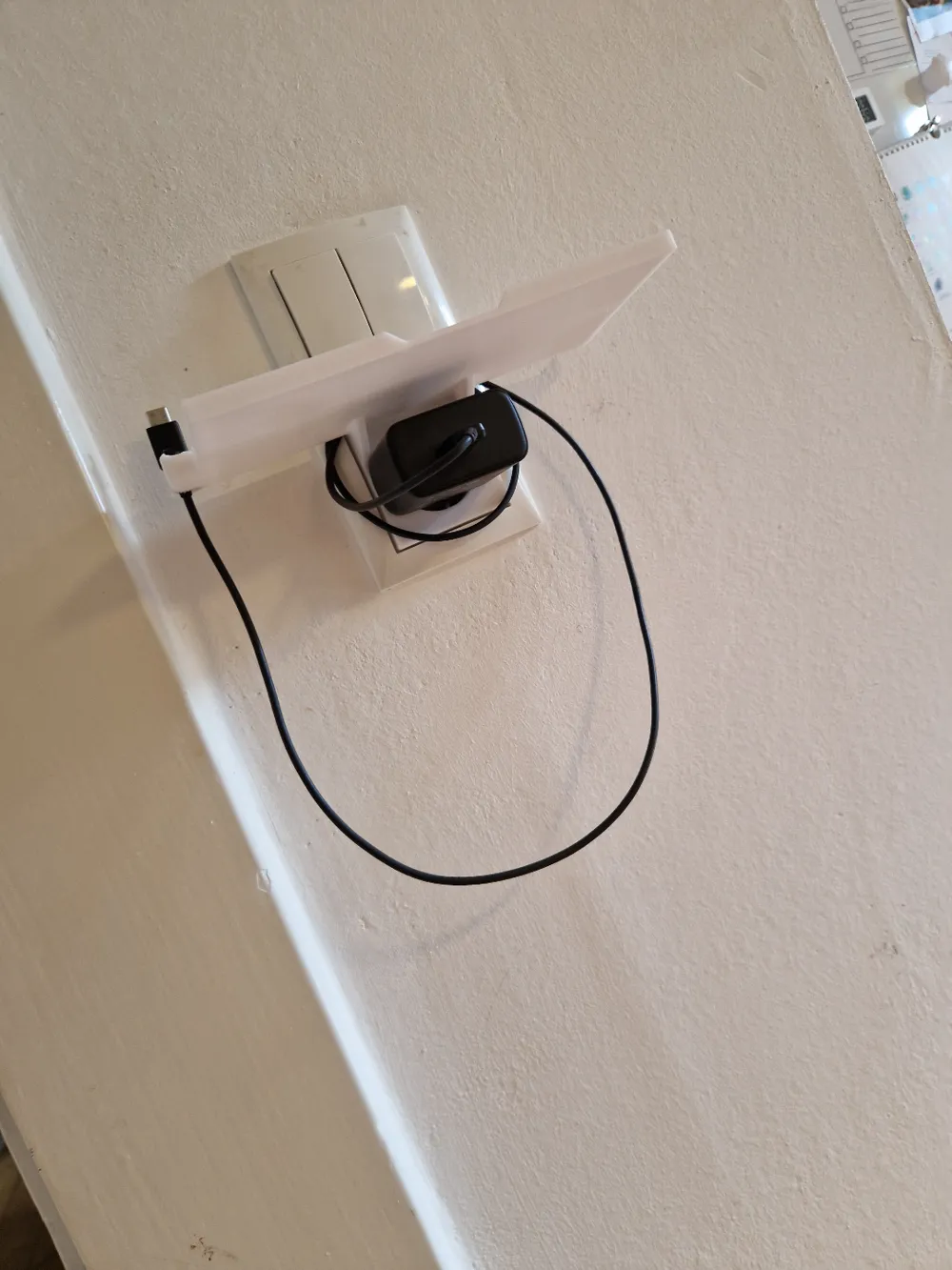 EU Plug Outlet charging shelf Remixed by UschandeLucca - MakerWorld