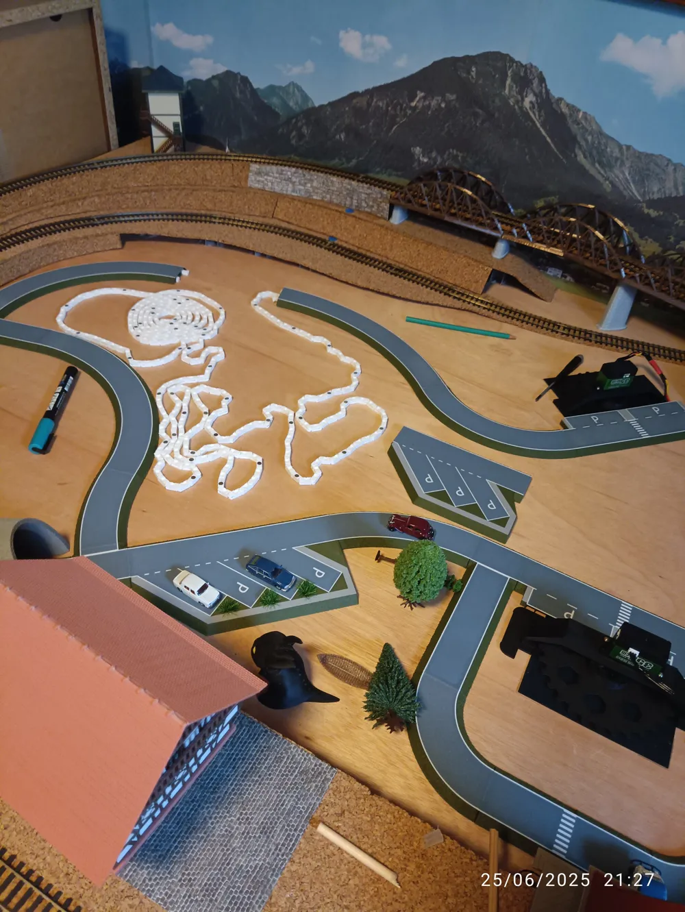 MrJ moving cars v3 - 100mm roads - HO scale - Free 3D Print Model ...