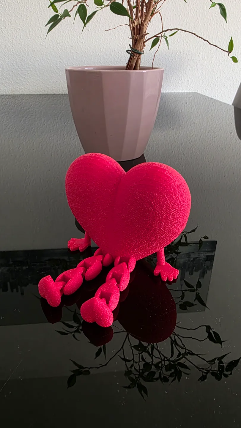 Corazón Peludo Articulado con Piernas de Corazón por mixersnk - MakerWorld