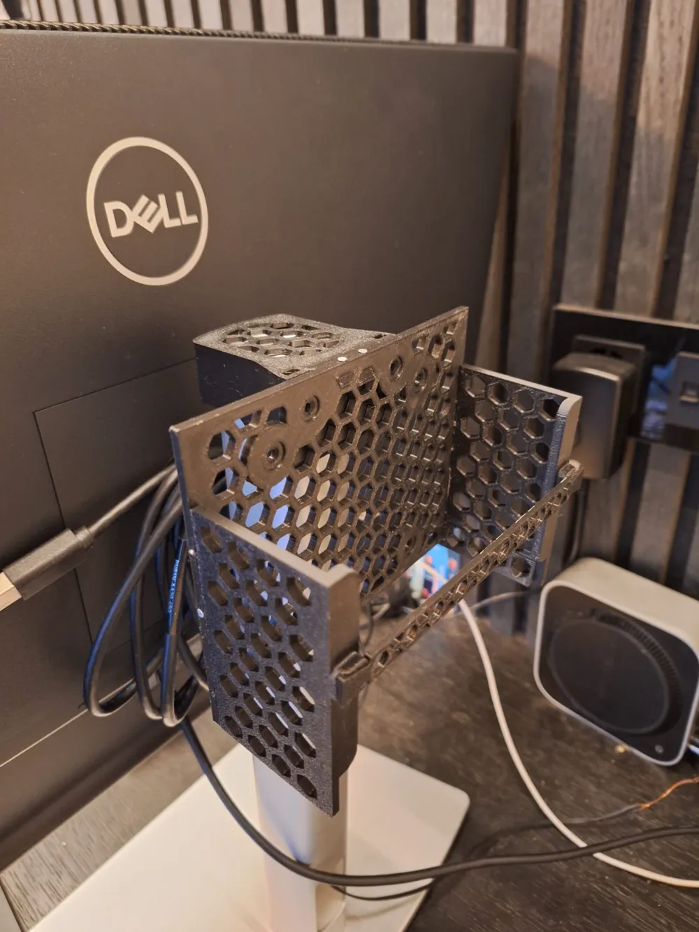 Mac Mini M4 mount - 75x75 VESA - light & secured Remixed by thiz3D ...