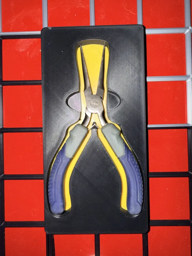 Kobalt 5.5" 尖嘴钳 Gridfinity 收纳盒 - 免费 3D 打印模型 - MakerWorld