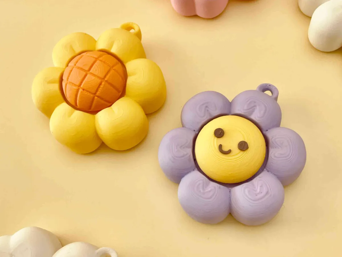 Smiley Poppy — Fidget Clicker Keychains by mariesbutton MakerWorld: Download Free 3D Models