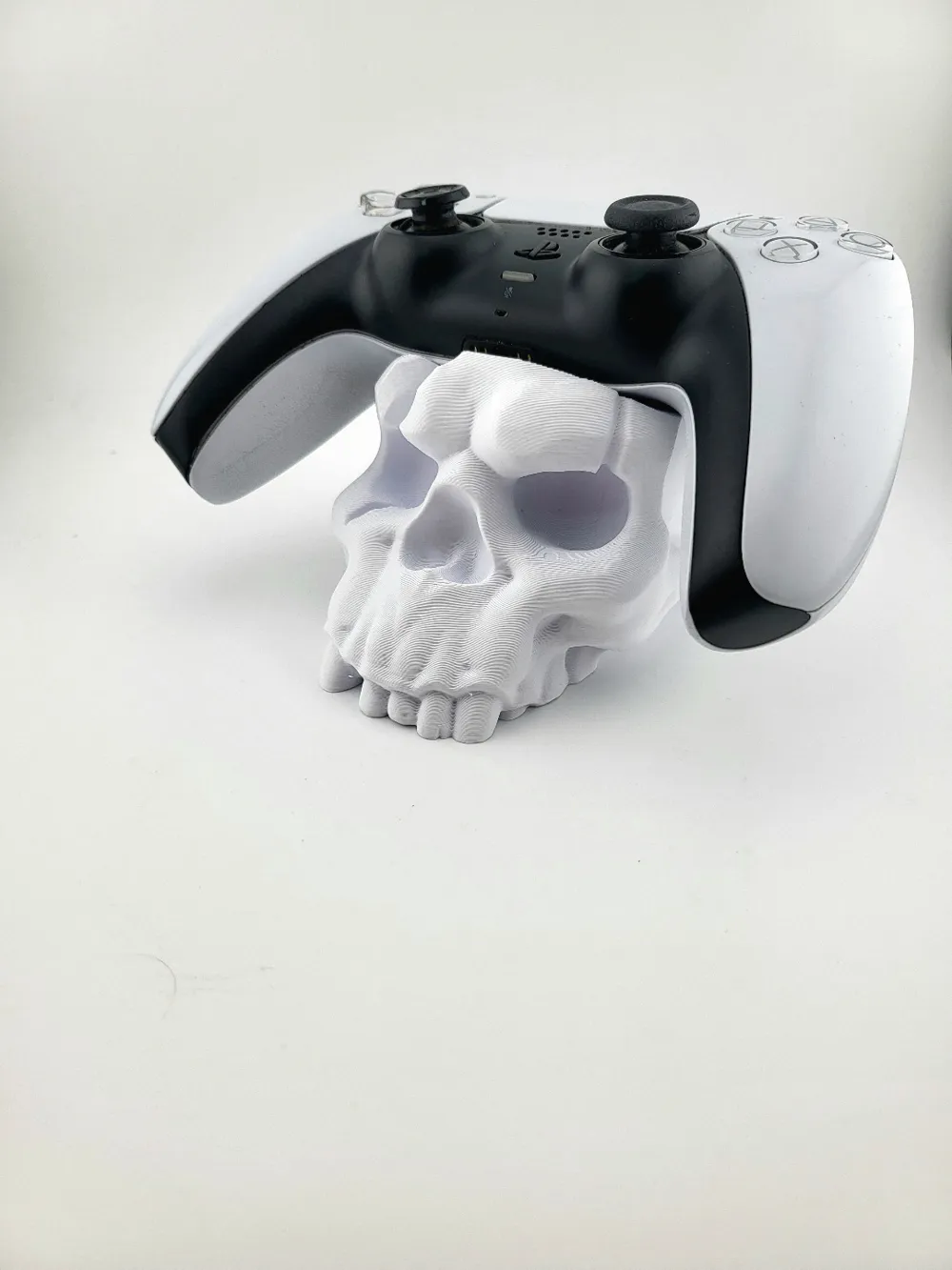 stand ps5 skull by Mad power MakerWorld: Download Free 3D Models