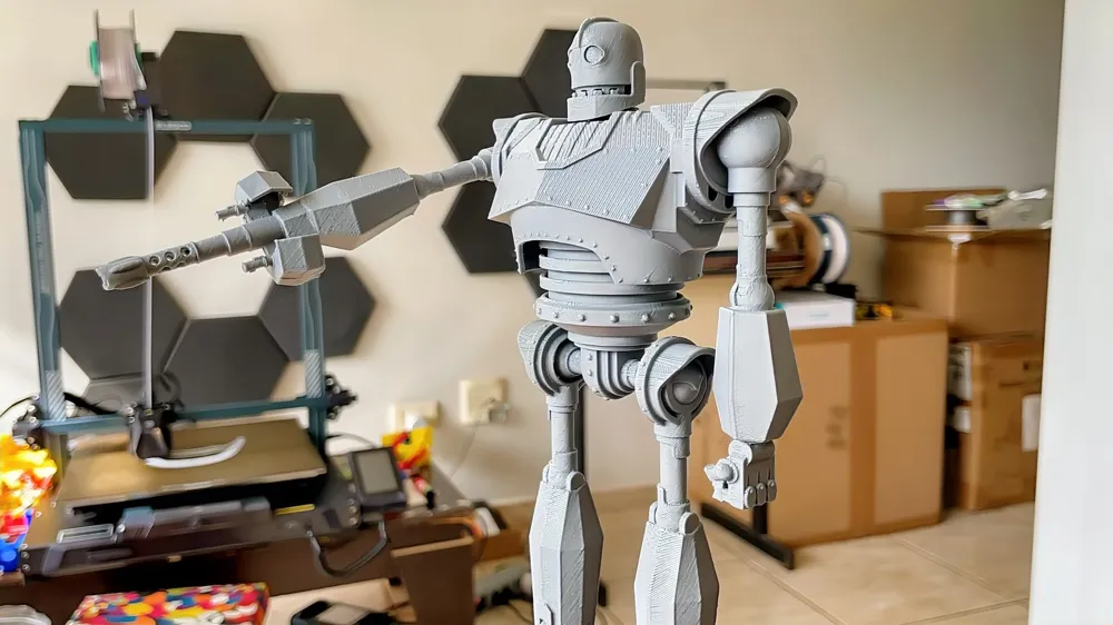 EL GIGANTE DE HIERRO Modo Ataque por 3DXAV MakerWorld: Descarga Modelos 3D Gratuitos
