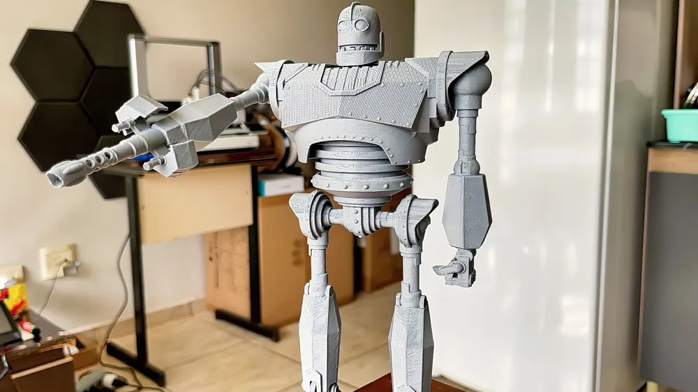 EL GIGANTE DE HIERRO Modo Ataque por 3DXAV MakerWorld: Descarga Modelos 3D Gratuitos